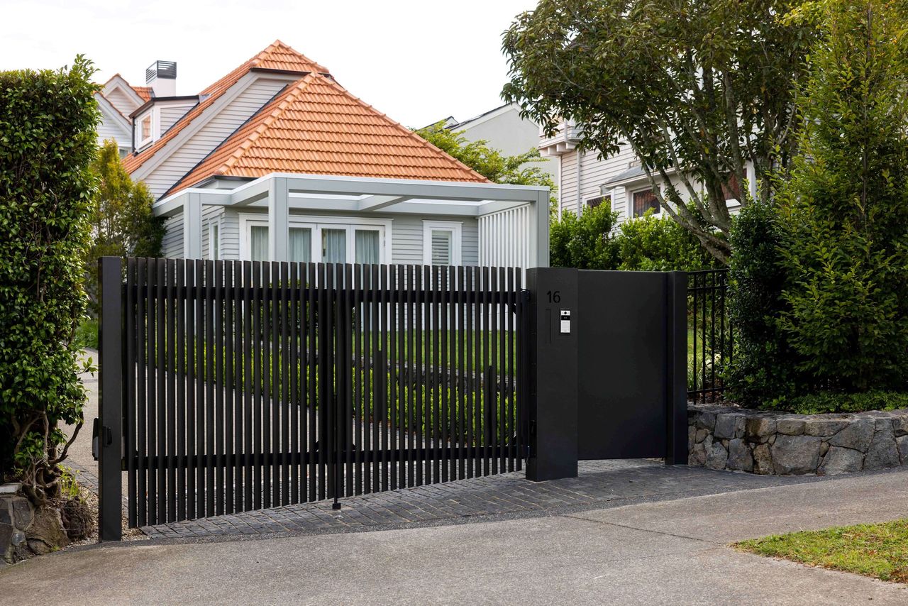 Paladin gates | Urban Group