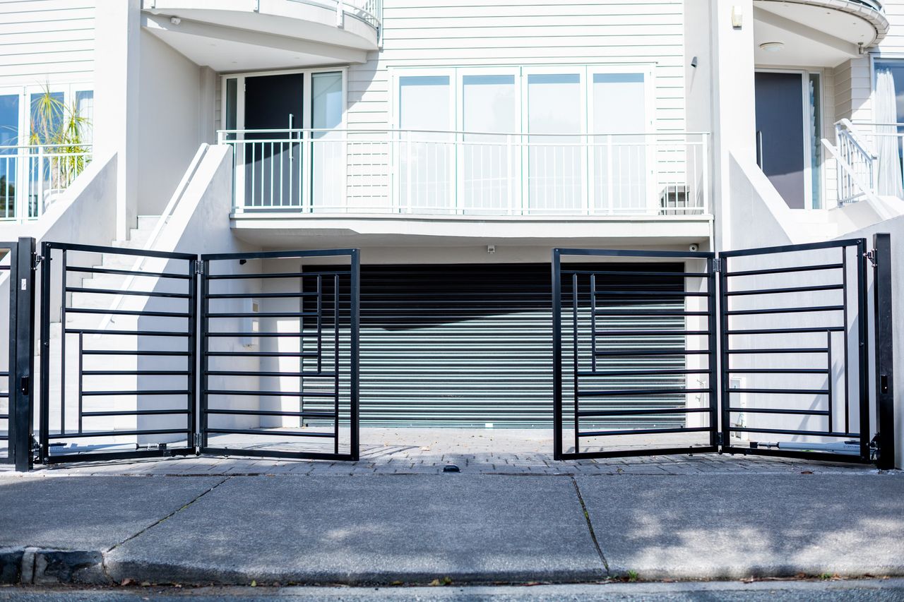 Bi-fold swing gates | Urban Group